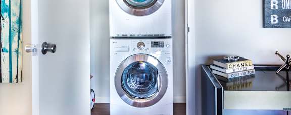 Crystal House* | Apartments in Arlington, VA