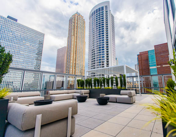 21 E. Chestnut St. | Apartments in Chicago, IL