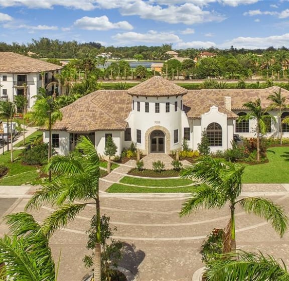 Davie Apartments | Palm Ranch