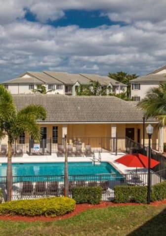 Valencia Pointe | Apartments in Miami, FL