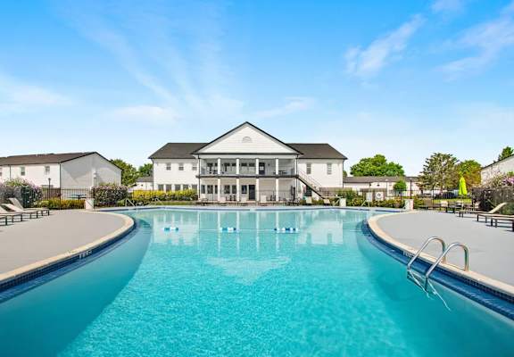 Lake Castleton Apartments | Apartments in Indianapolis, IN