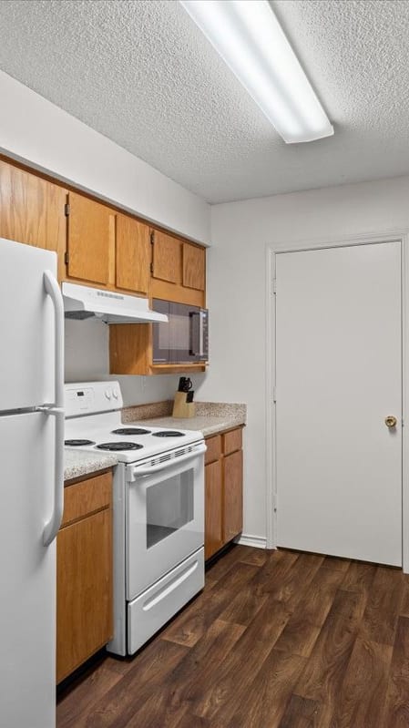 Townhomes & Apartments in Lenexa, KS | Wind River Lodge