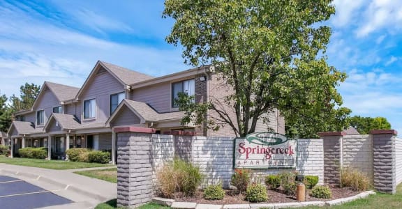 Springcreek Apartments | Apartments & Townhomes in Derby, KS
