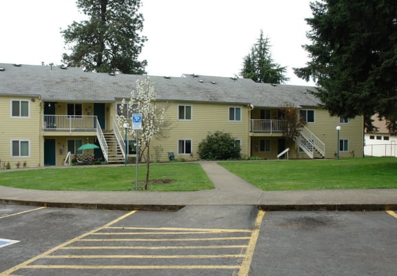 North Slope Village | Apartments in Sutherlin, OR