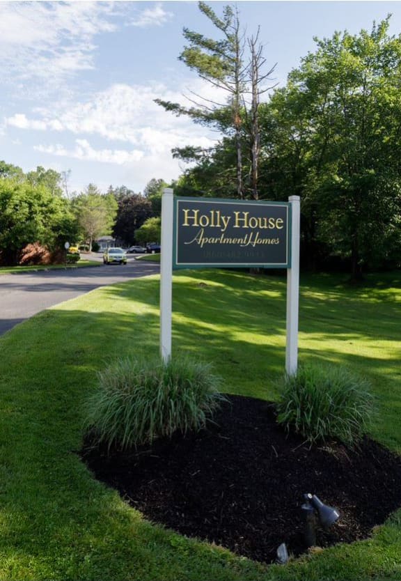 Holly House Apartment Homes | Apartments in Litchfield, CT