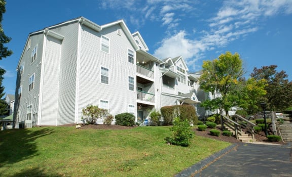 Town Walk at Hamden Hills | Hamden, CT Apartments for Rent | Photos