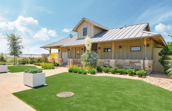 Luxury Apartments Midland TX | Sandstone Ridge Apartments