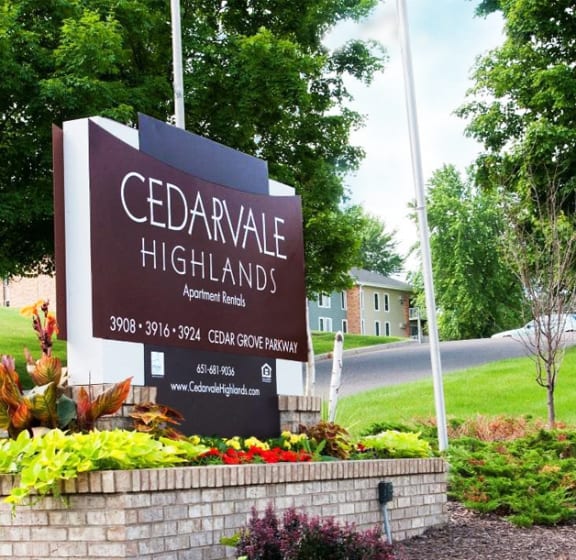 Homey Apartments for Rent in Eagan, MN | Cedarvale Highlands