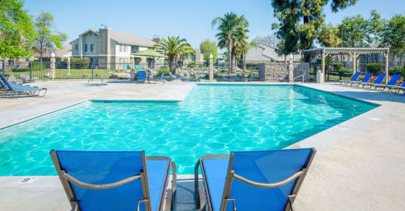 Hanford Apartments | Edgewater Isle Apartments & Townhomes