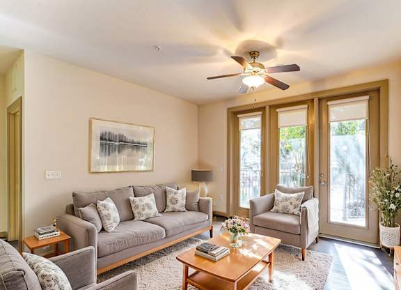 Charleston Apartment Gallery | 35 Folly