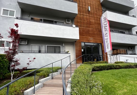 The Carlton | Apartments in Hollywood, CA