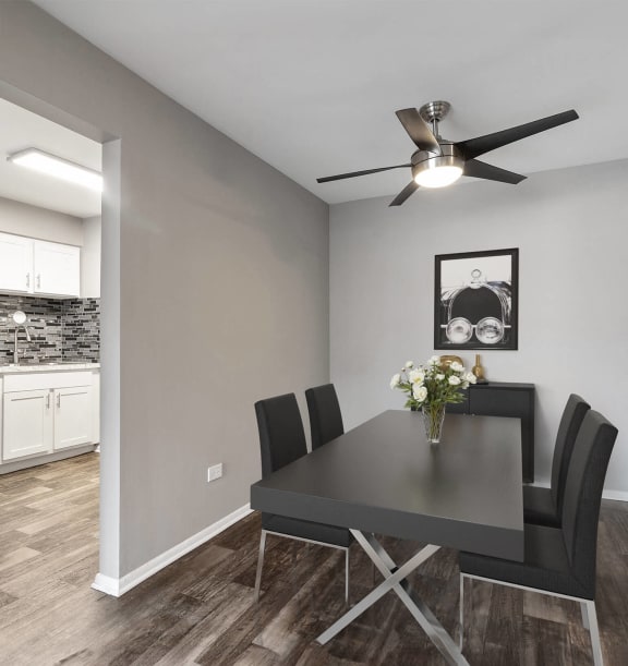 Midpointe Apartments | Apartments in Chicago, IL