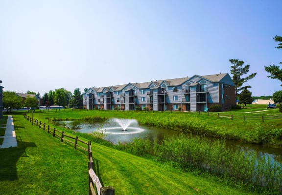 Apartments in Walker, MI on Alpine | Green Ridge Apartments