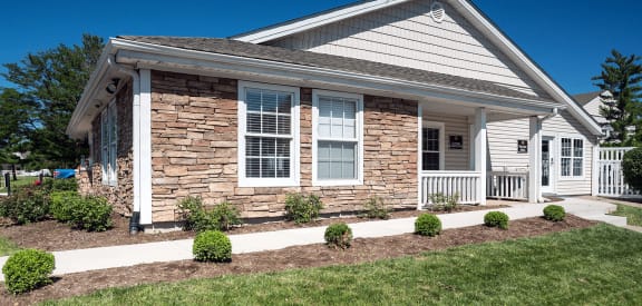 Greenway Chase | Apartments in Florissant, MO
