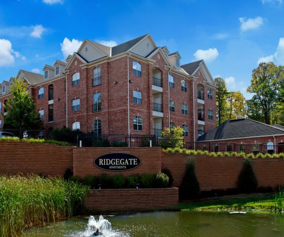 RidgeGate Apartments | Apartments in Minnetonka, MN