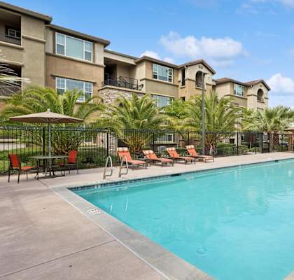 The Landing at College Square | Apartments in South Sacramento