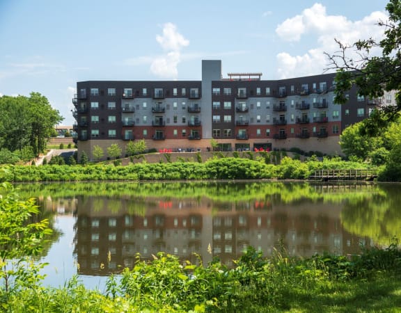 Apartments in Chaska, MN | Lake Jonathan Flats