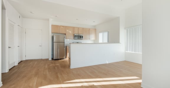 Photos and Video of Grand View Towers in Los Angeles, CA