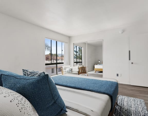 Monterra Ridge Apartments | Apartments in Canoga Park, CA