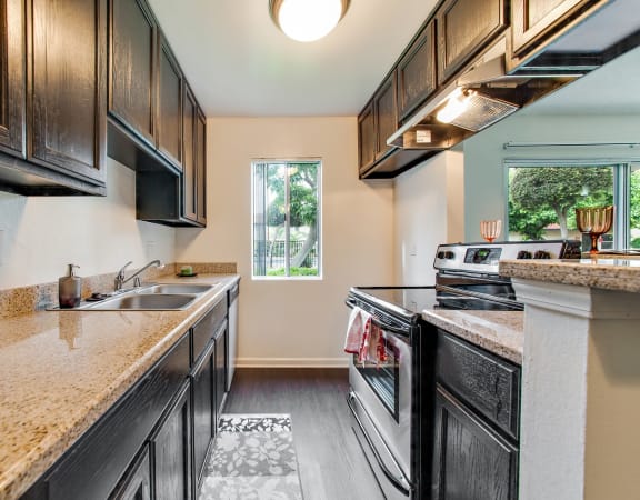 Apartments in Reseda | Los Angeles CA | 7722 Reseda Blvd.