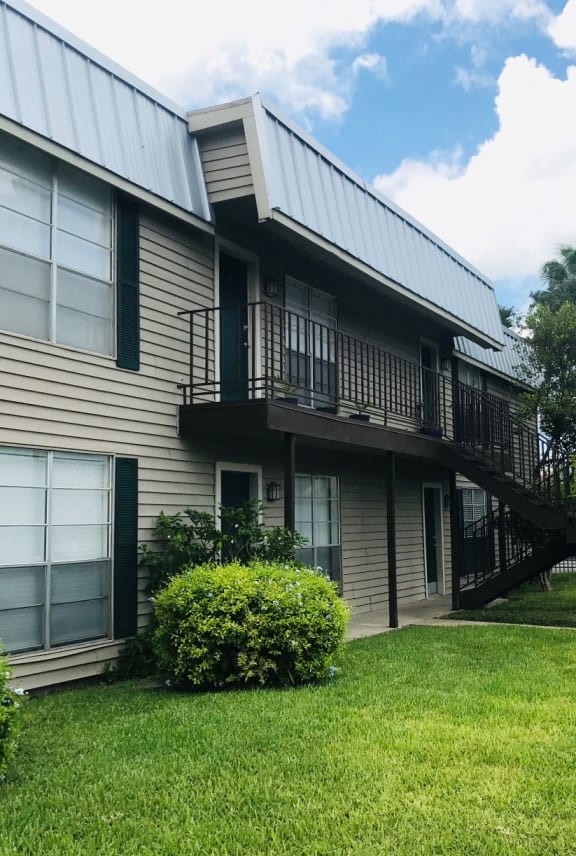 BORDERS | Apartments in Brownsville, TX