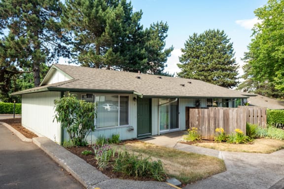 Photos and Video of Pinewood Terrace in Salem, OR