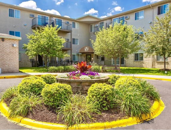 Dove Tree Apartments | Apartments in Elk River, MN