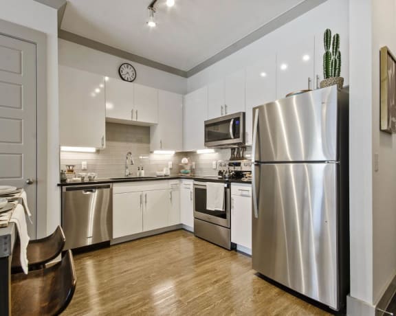 Luxury Apartments In Rowlett, TX | Reveal at Bayside