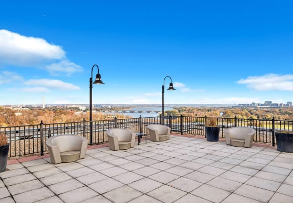 London Normandy House | Apartments in Arlington, VA