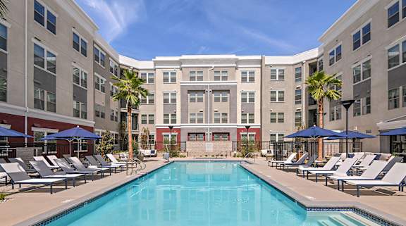 The Huntington | Luxury Apartments in Duarte