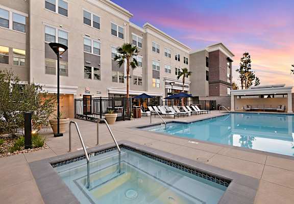 The Huntington | Luxury Apartments in Duarte