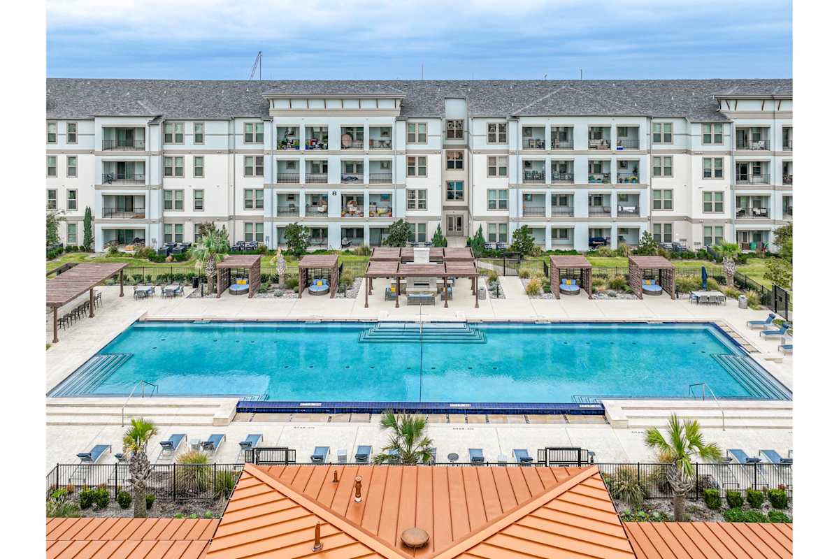 Luxury Apartments In Rowlett, TX | Reveal at Bayside