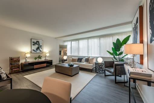 Crystal City Apartments | RiverHouse