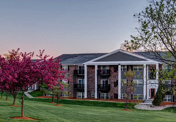 Okemos Apartments | Knob Hill Apartments in Okemos, MI