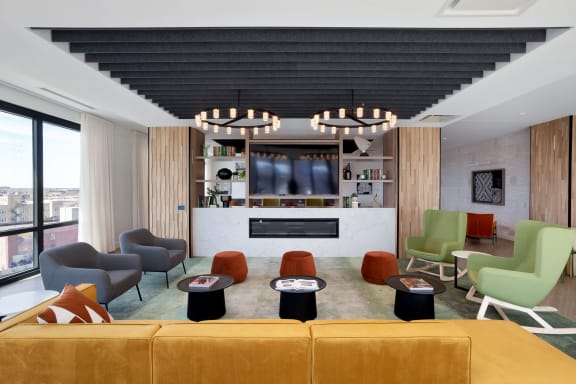 Platform 4611: Luxury Uptown Chicago Apartments: Studio-3BR