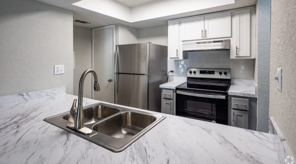 Hanley Place | Apartments in Tampa, FL