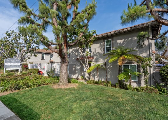 Canyon Crest Townhomes | Apartments in Costa Mesa, CA