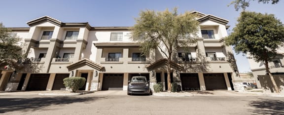 Haven Townhomes at P83 | Apartments in Peoria, AZ