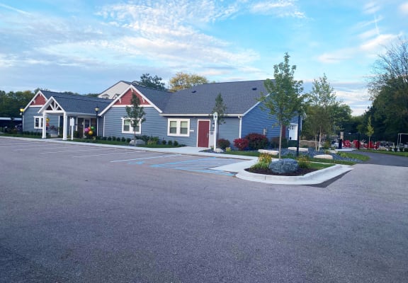 Arbor Glen Apartments | Apartments in East Lansing, MI