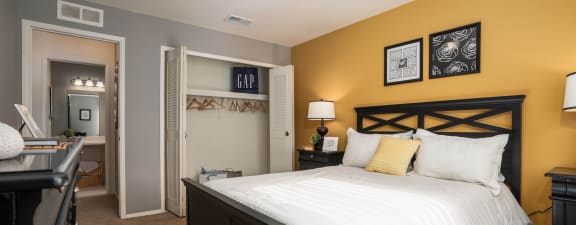 Apartments in Harrison Township, MI | Drawbridge Apartments