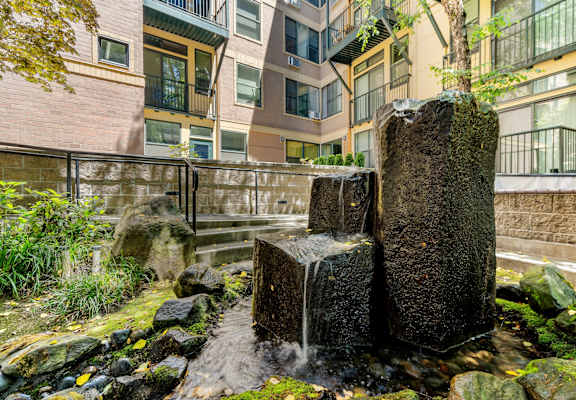 Collins Circle | Apartments in Portland, OR
