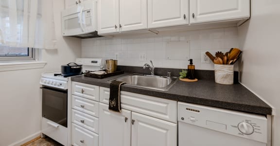 Cleveland Park Apartments in Washington, DC | Quebec House