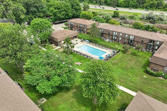 Harrison Township Apartments | Drawbridge Apartments East