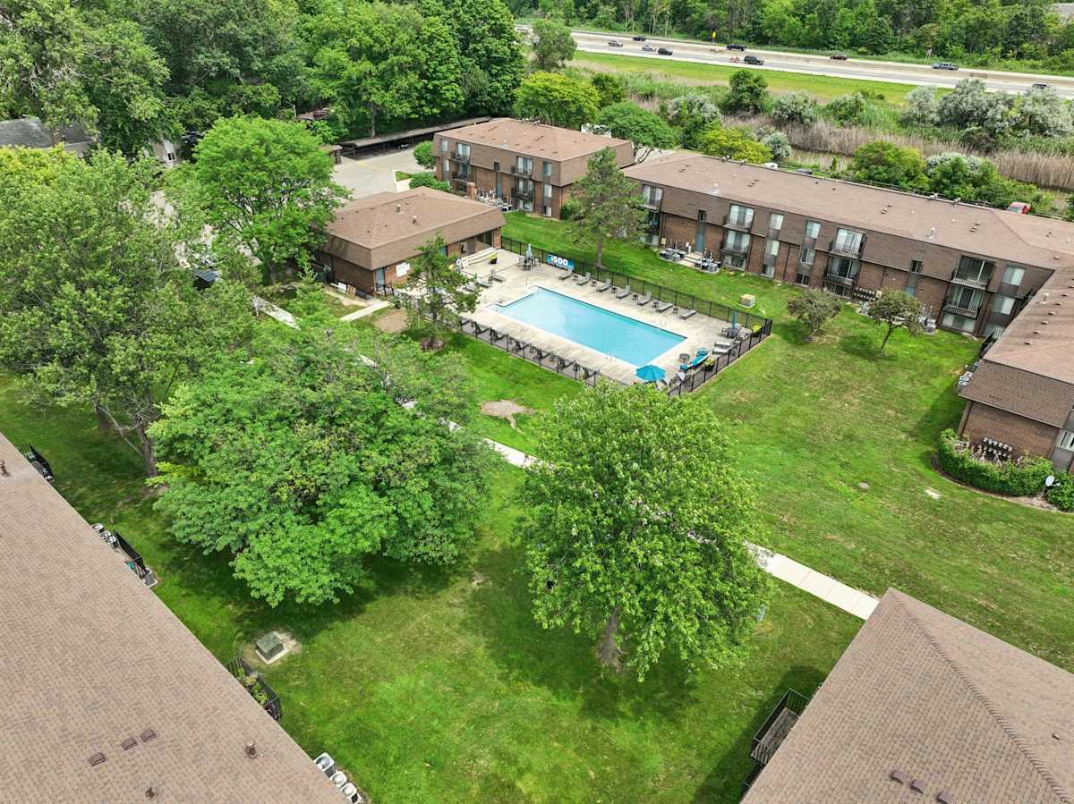 Harrison Township Apartments | Drawbridge Apartments East