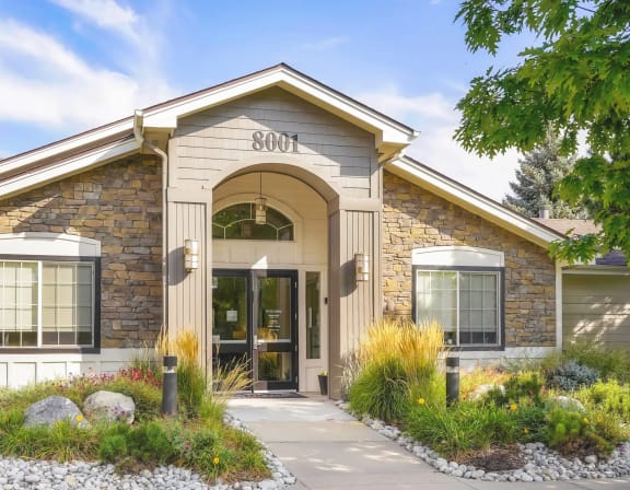 Lowry North | Apartments in Denver, CO