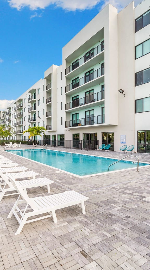 Hidden Lake Apartments | Apartments in Miami, FL