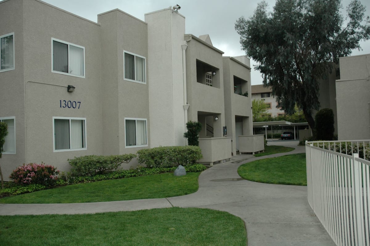 Photos and Video of Hawthorne Terrace in Hawthorne, CA