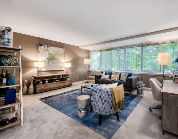 Crystal City Apartments | RiverHouse