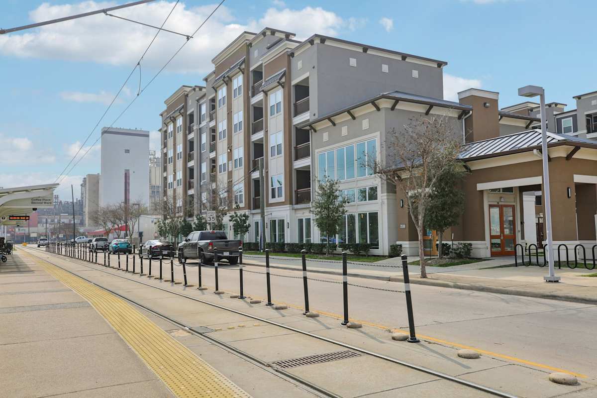 Apartments Near University of Houston | Harrisburg Lofts
