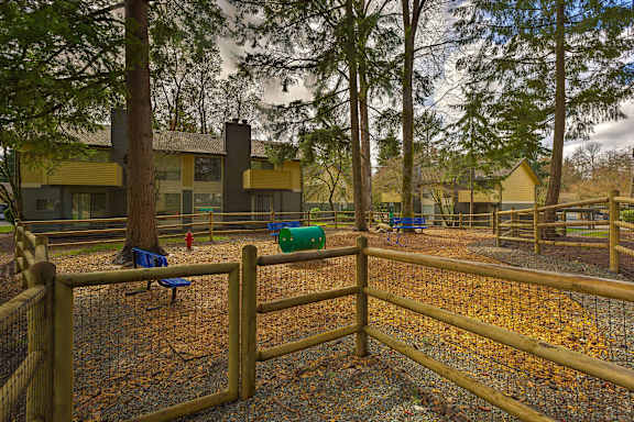 Apartments in Federal Way, WA w/ a Swimming Pool
